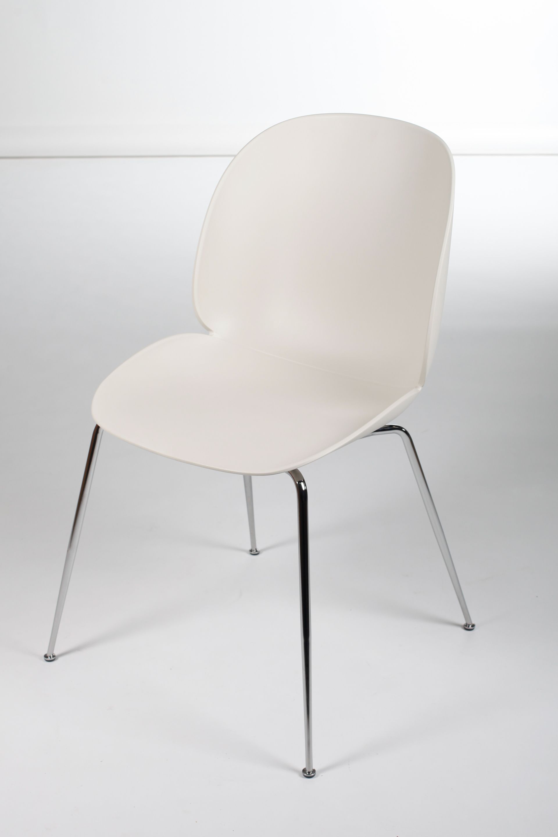 Beetle chair, chrome - alabaster white | Franckly