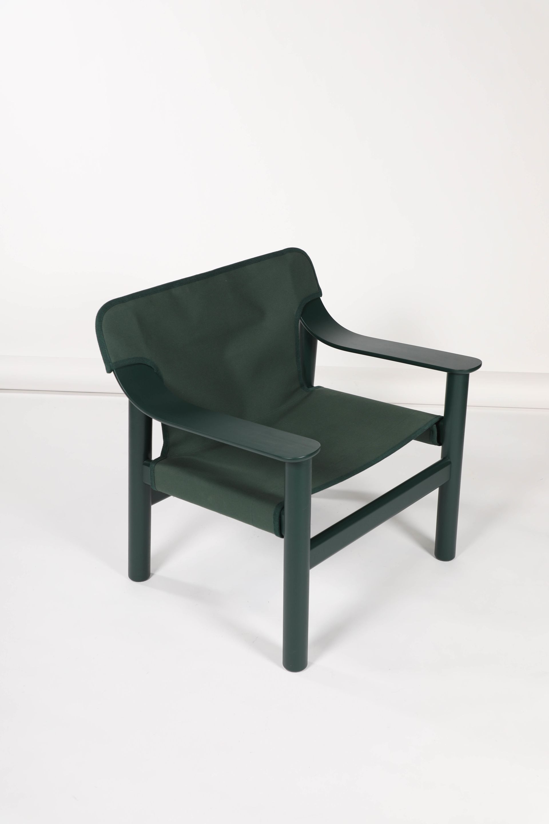 Bernard lounge chair, green painted beech - green canvas | Franckly