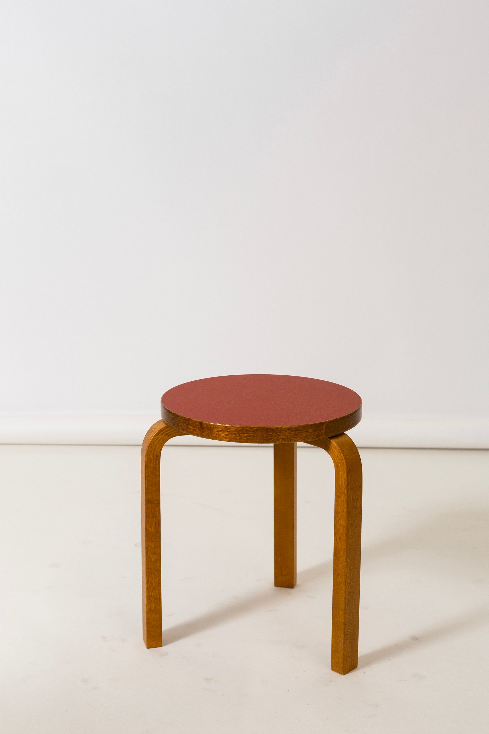 Aalto stool 60, red - honey | Franckly