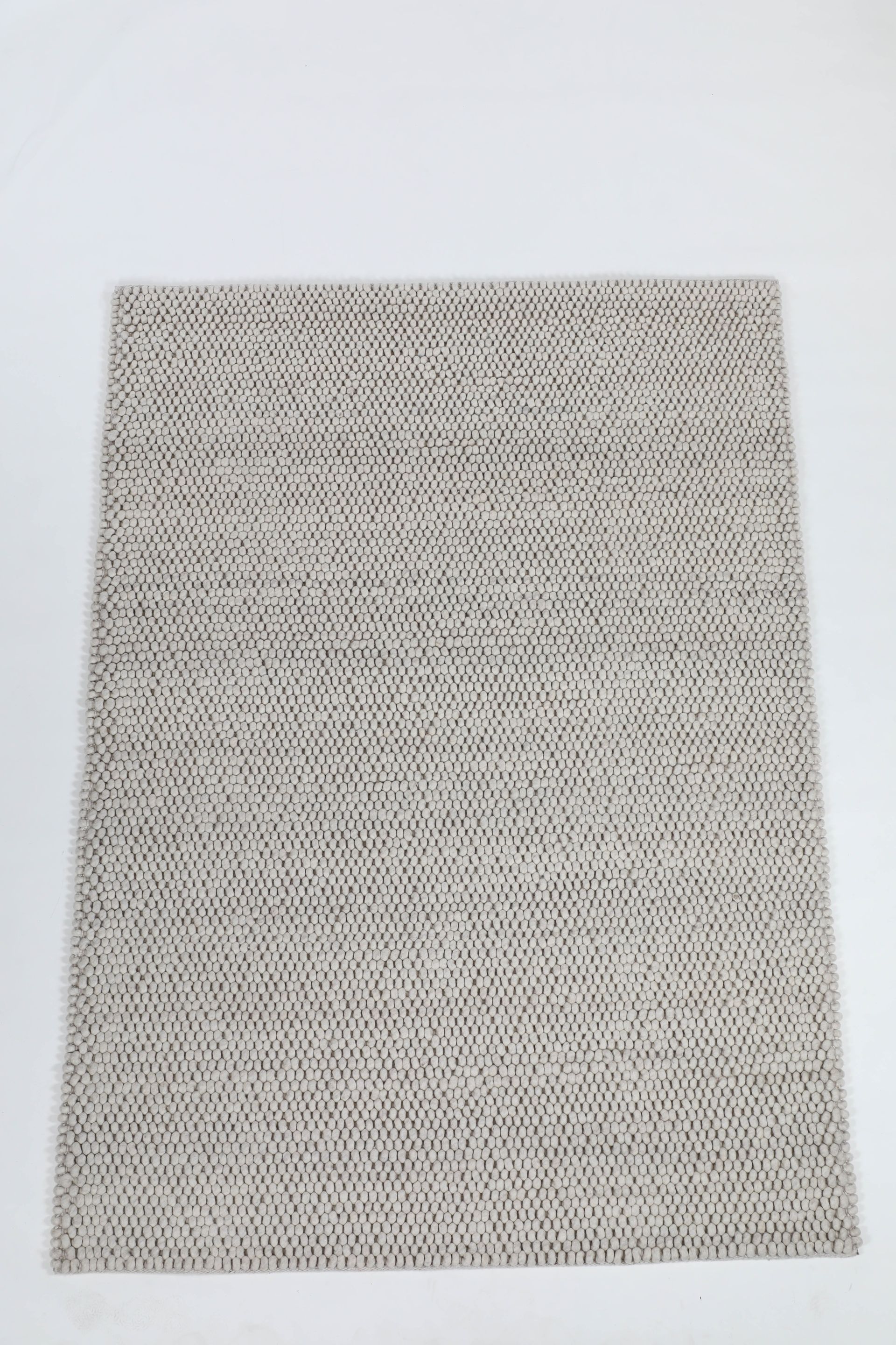 Peas rug, light grey, 170 x 240 cm | Franckly