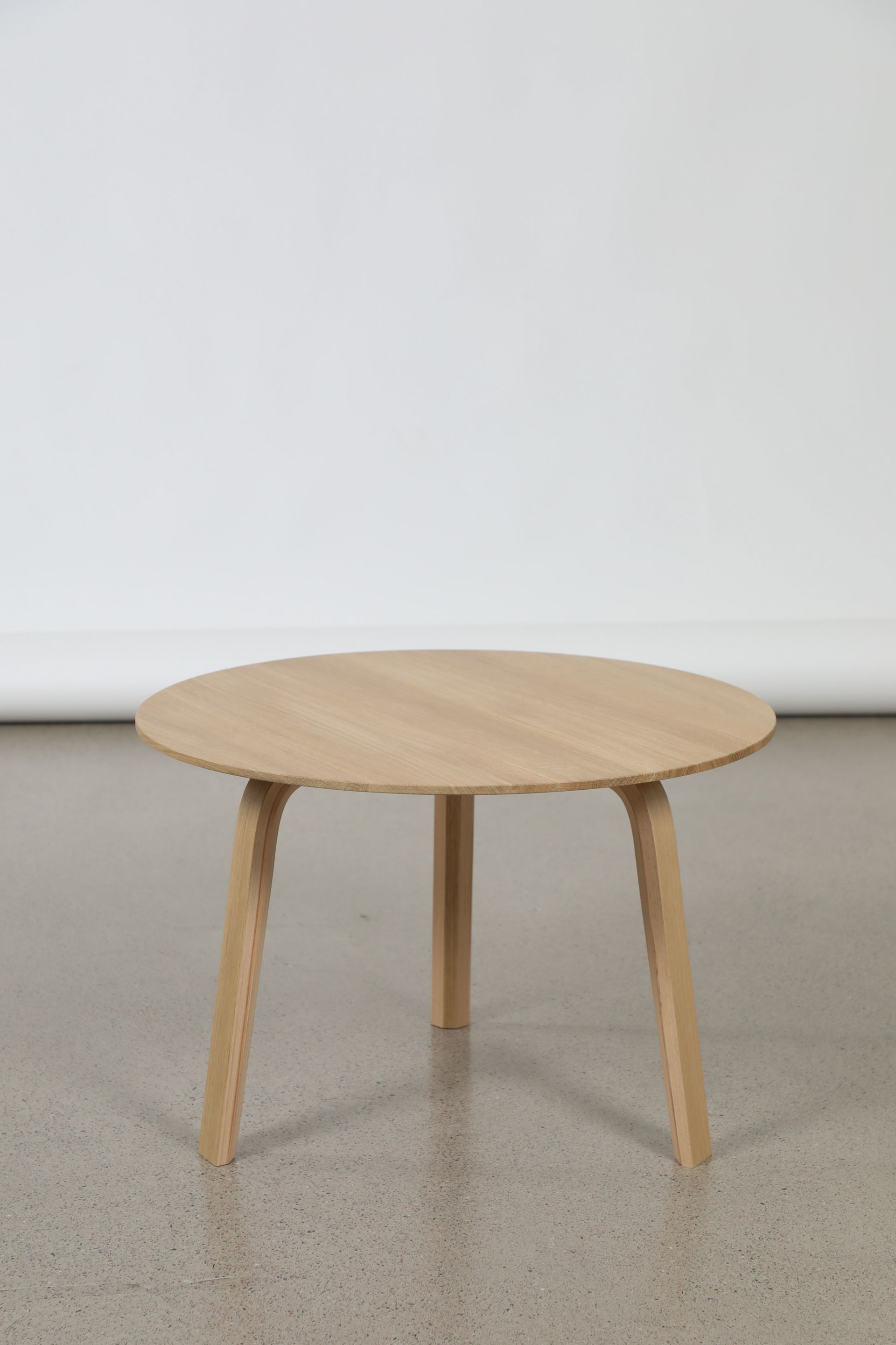 Bella coffee table 60 cm, high, lacquered oak | Franckly