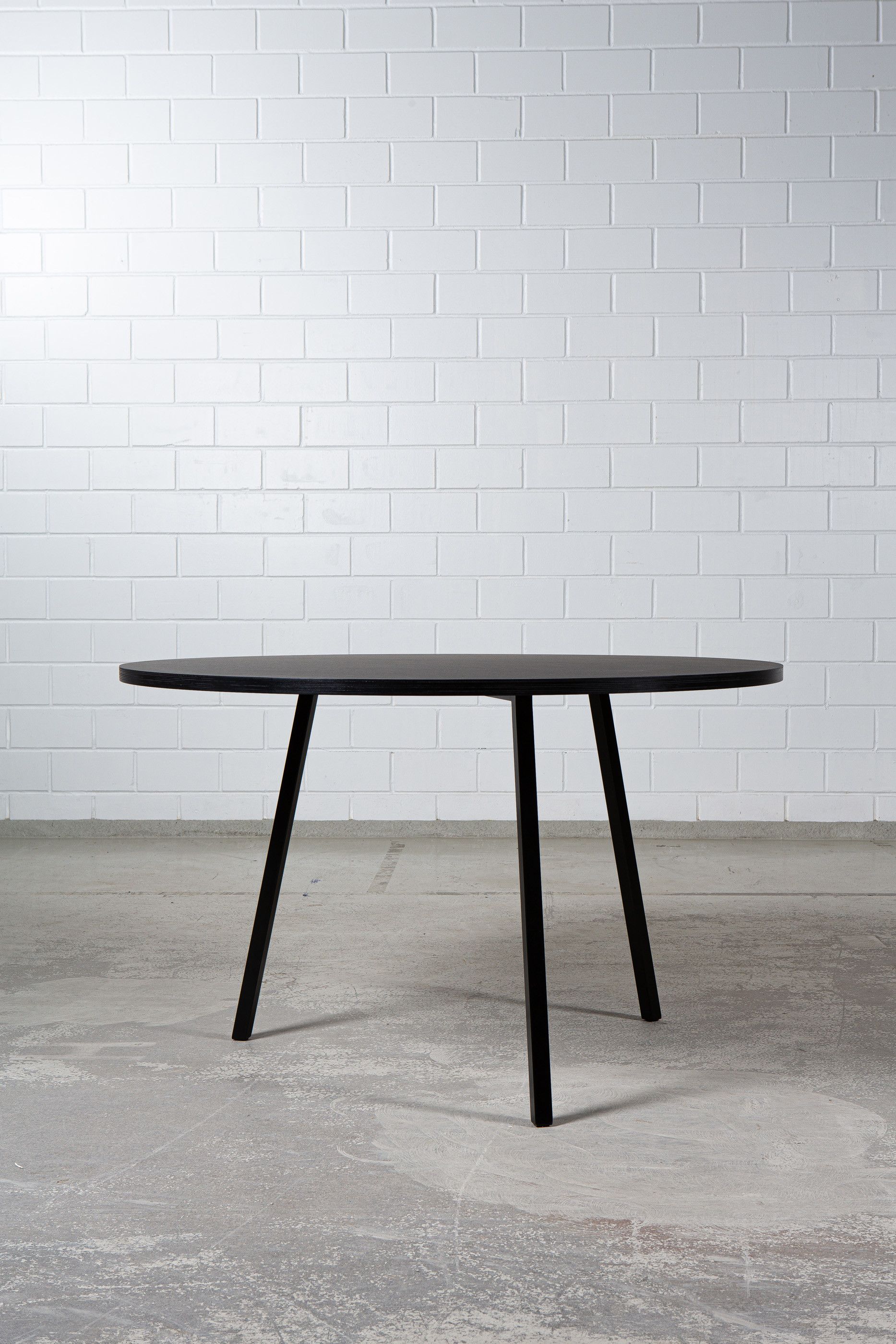 Loop Stand round table 120 cm, black | Franckly