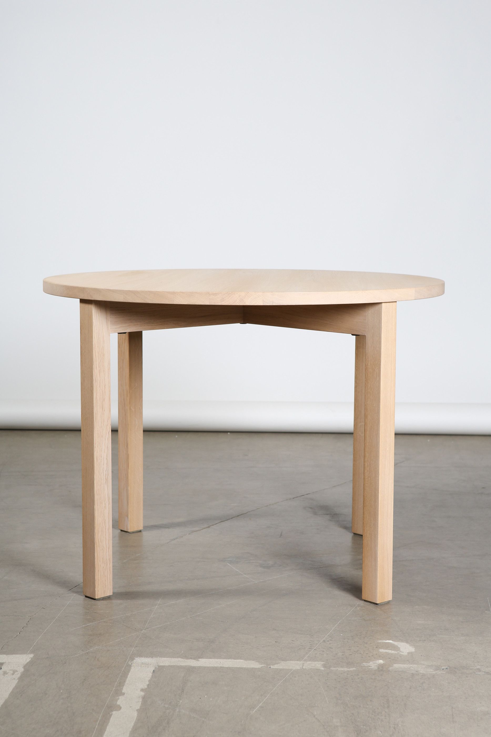 Periferia round table 100 cm, light oak | Franckly