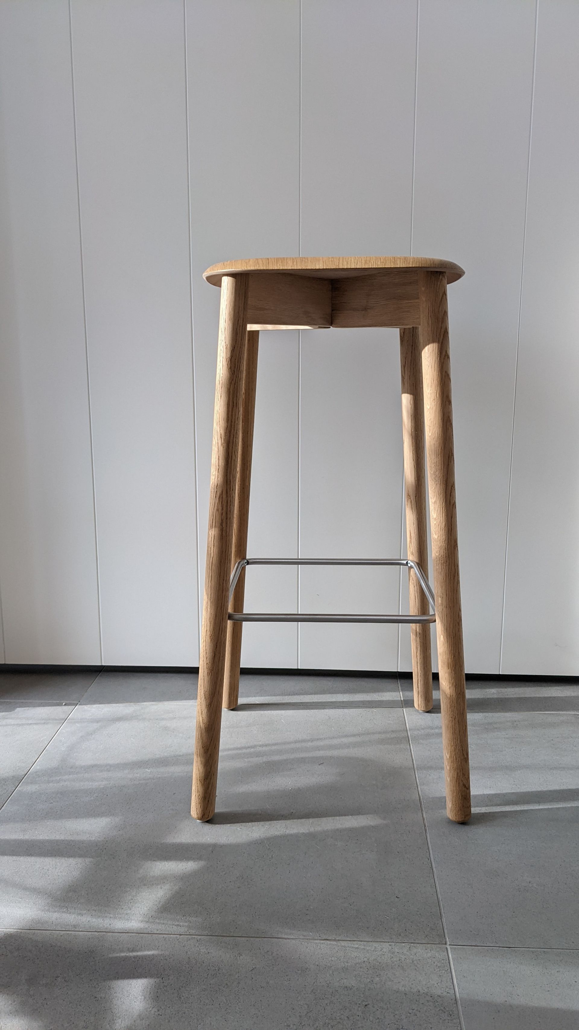 Soft Edge 32 bar stool, 75 cm, clear lacquered oak | Franckly
