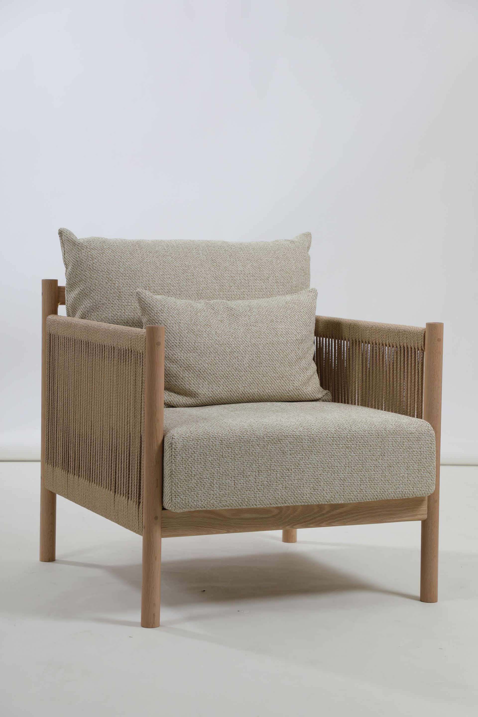 Braid lounge chair, white stained oak | Franckly