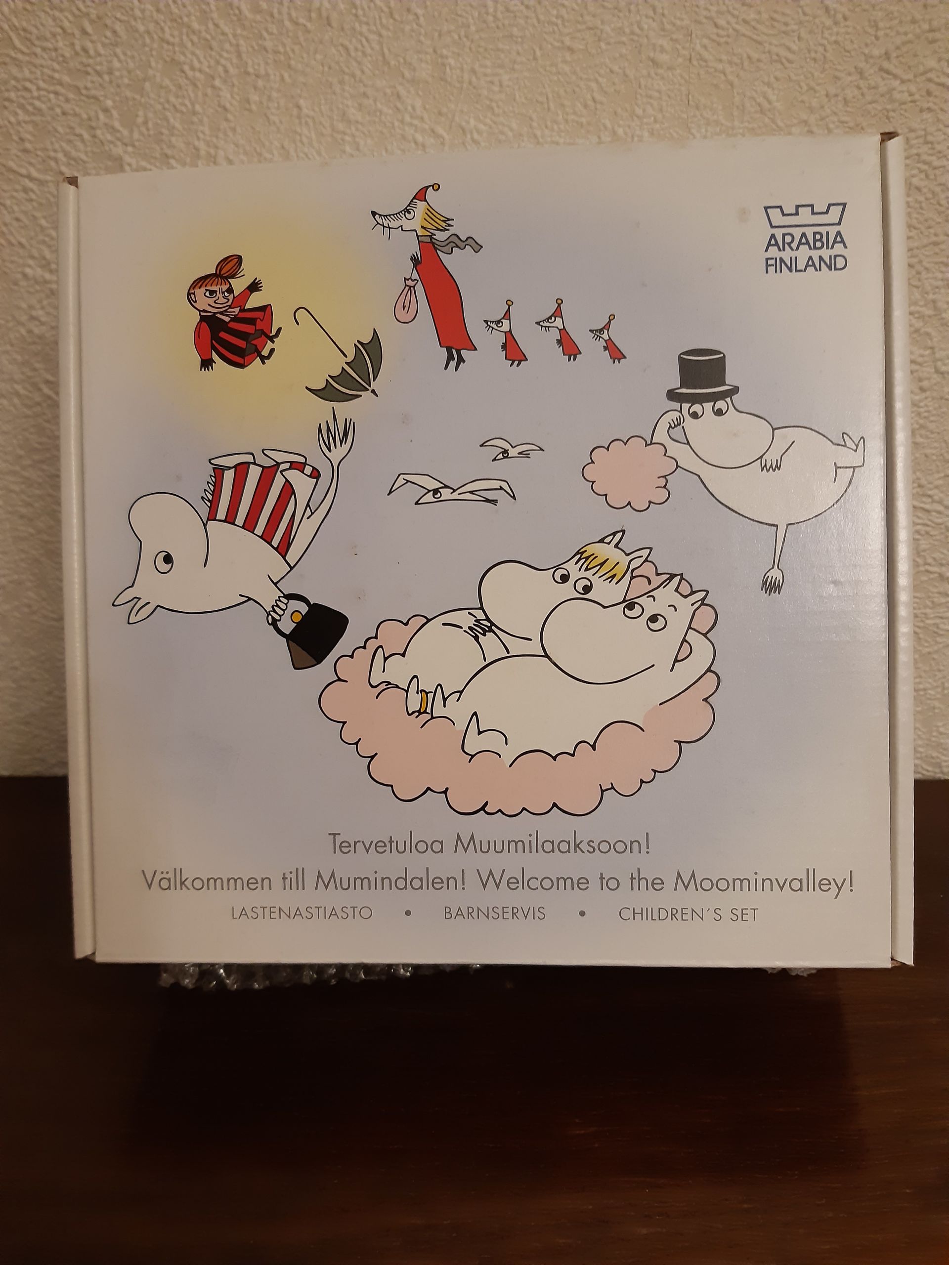 Moomin children's tableware, The Flying Moomins | Franckly