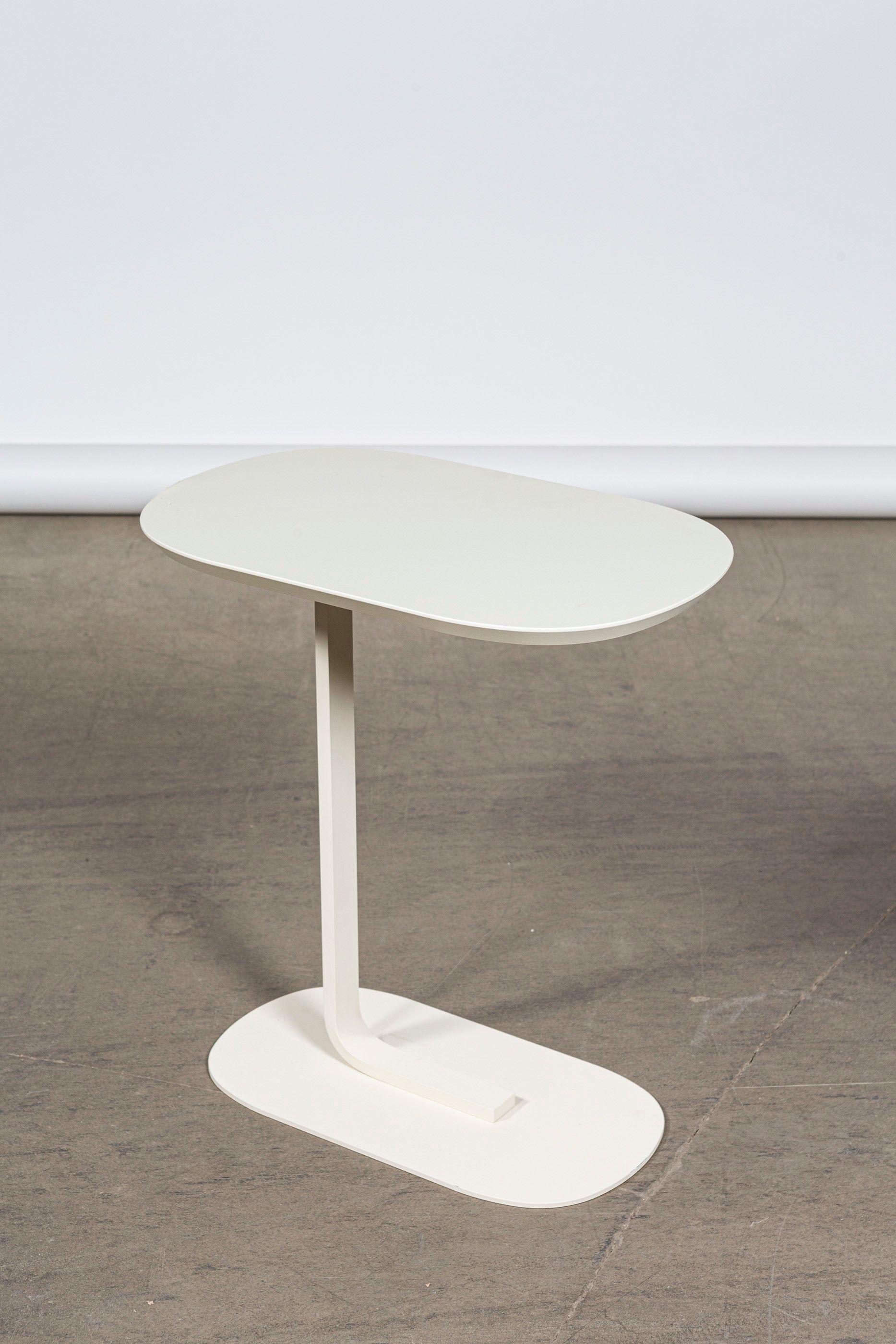 Relate side table, h. 60,5 cm, off white | Franckly