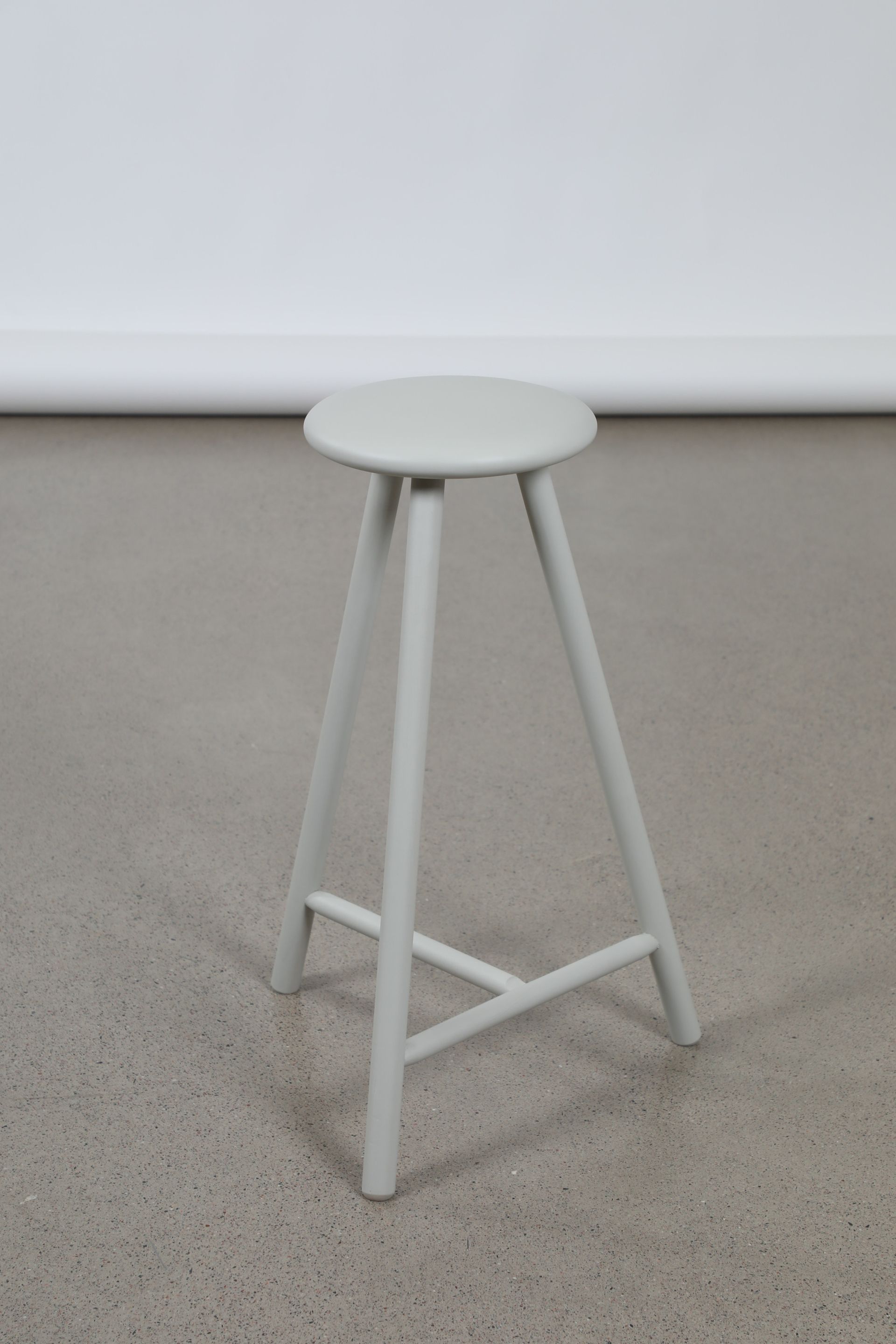 Perch bar stool 63 cm, grey | Franckly
