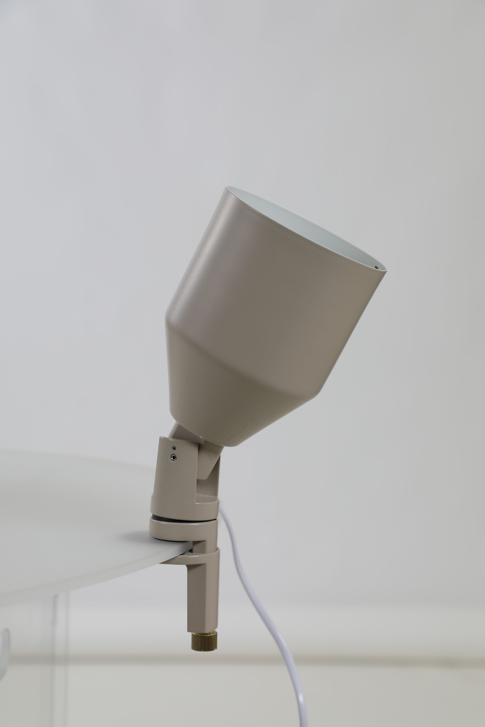 Klip lamp, warm grey | Franckly