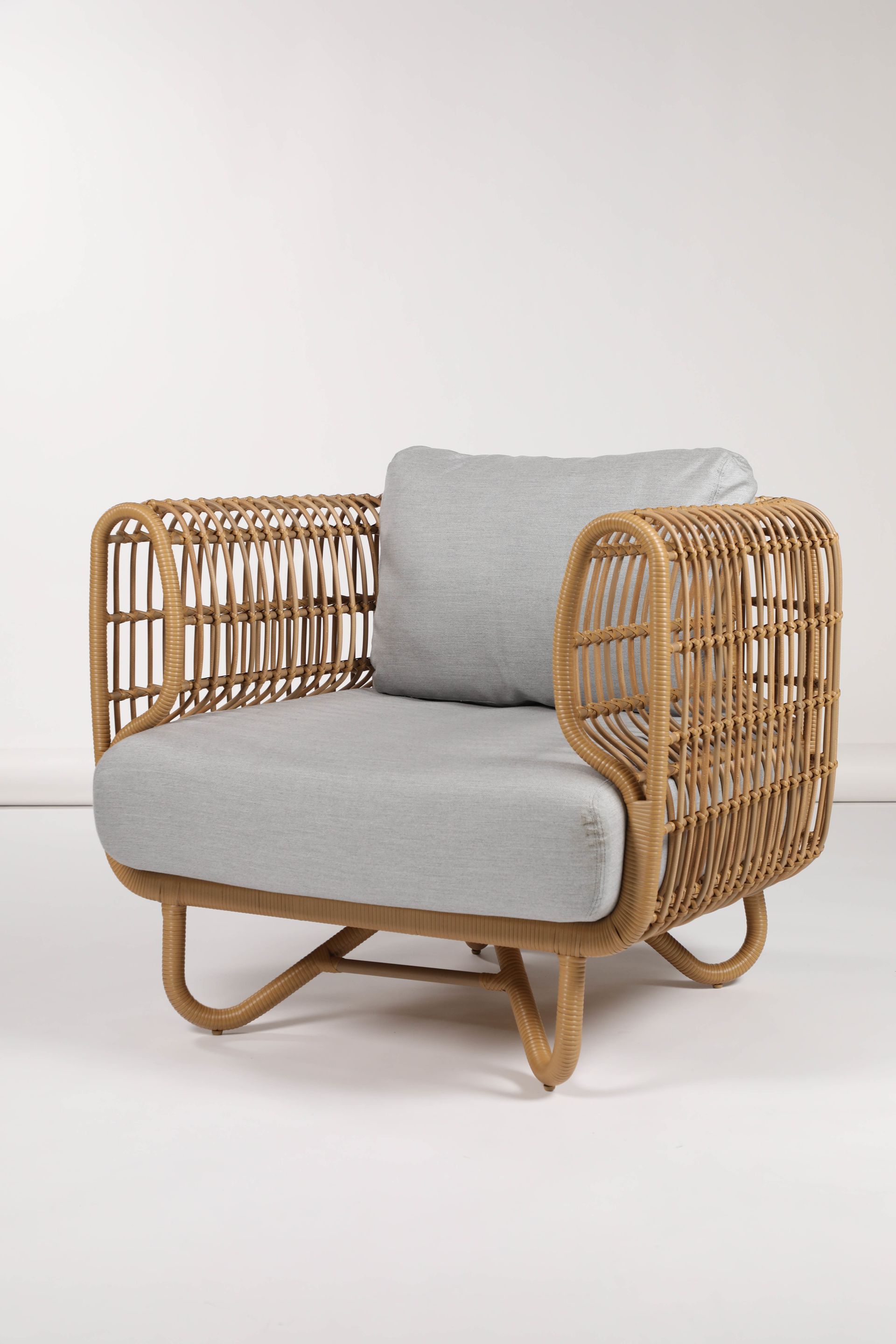 Nest lounge chair, natural - light grey | Franckly