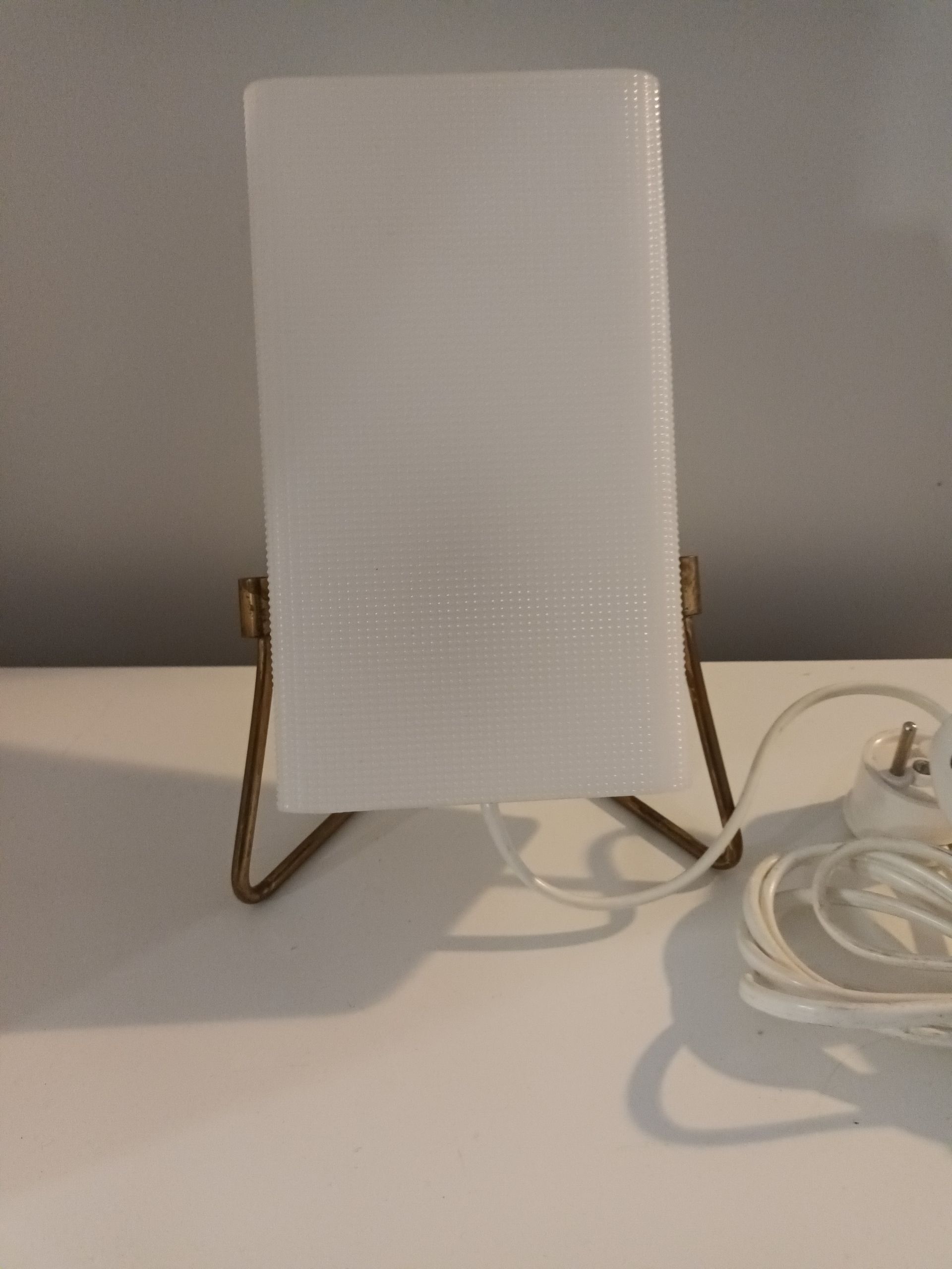 HYVAL Design table lamp | Franckly