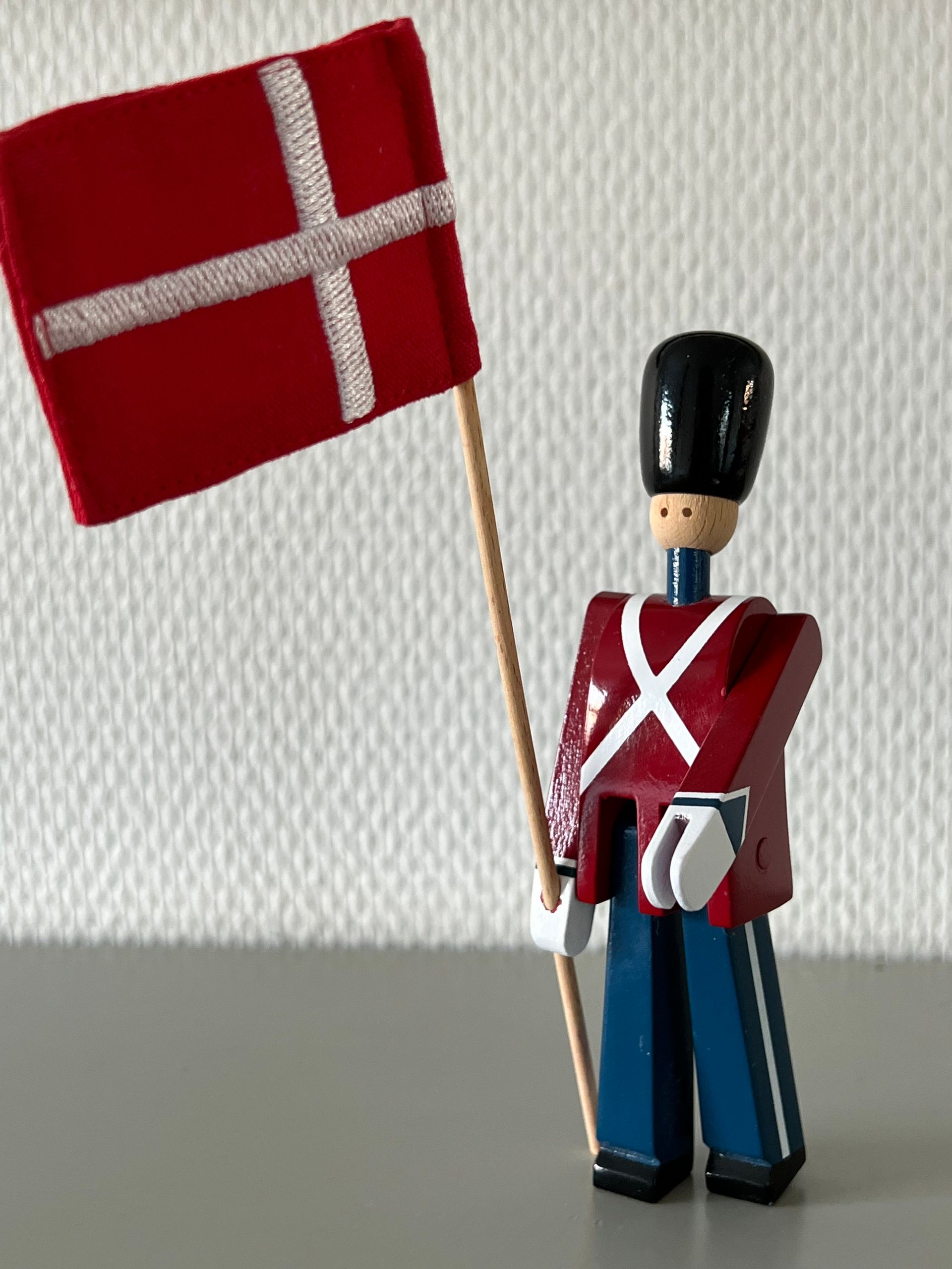 Standard bearer with textile flag | Franckly