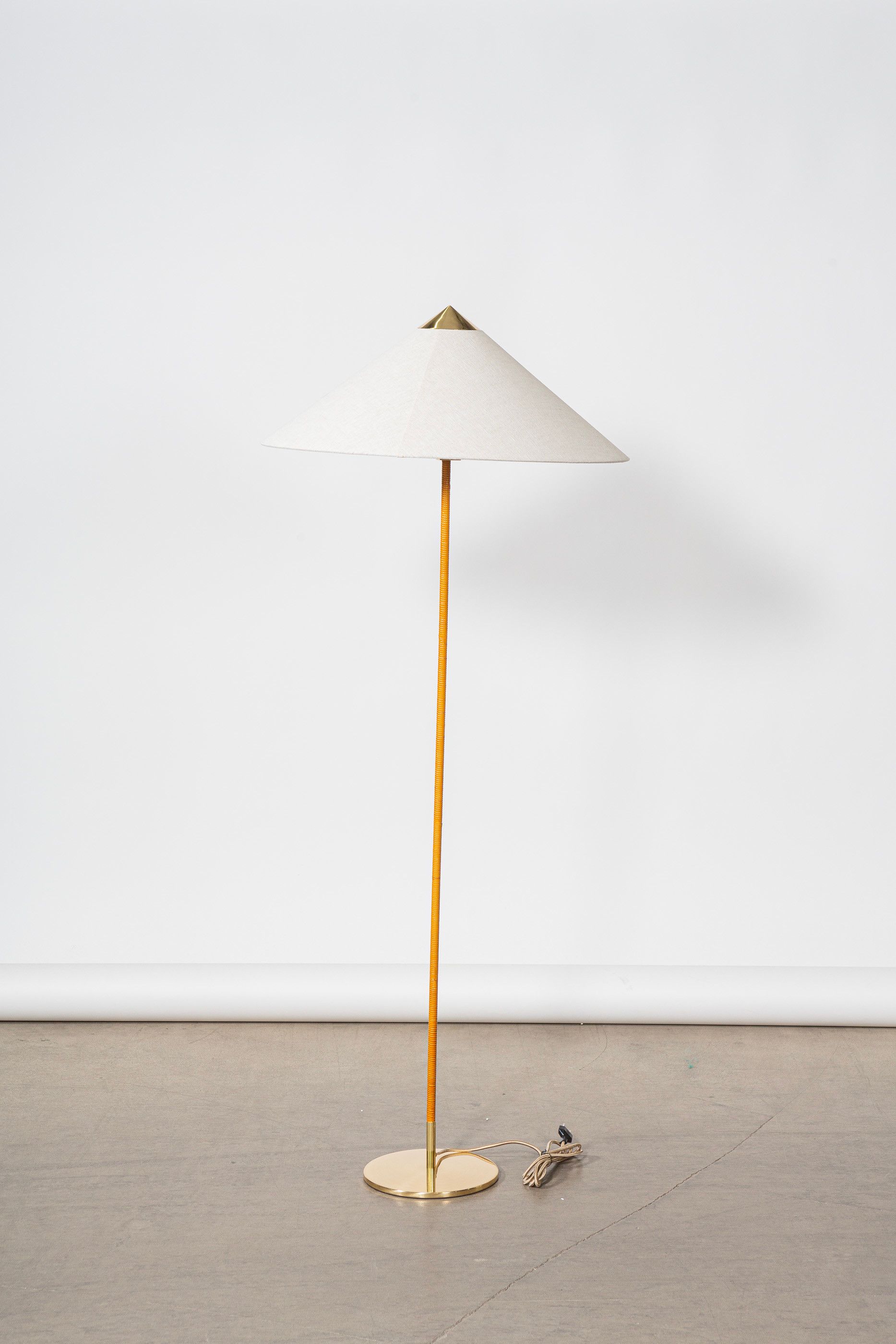 Tynell 9602 floor lamp, canvas | Franckly