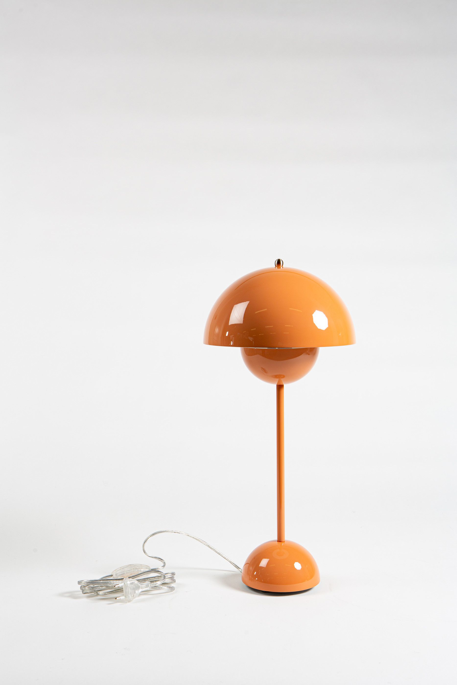 Flowerpot VP3 table lamp, beige red | Franckly