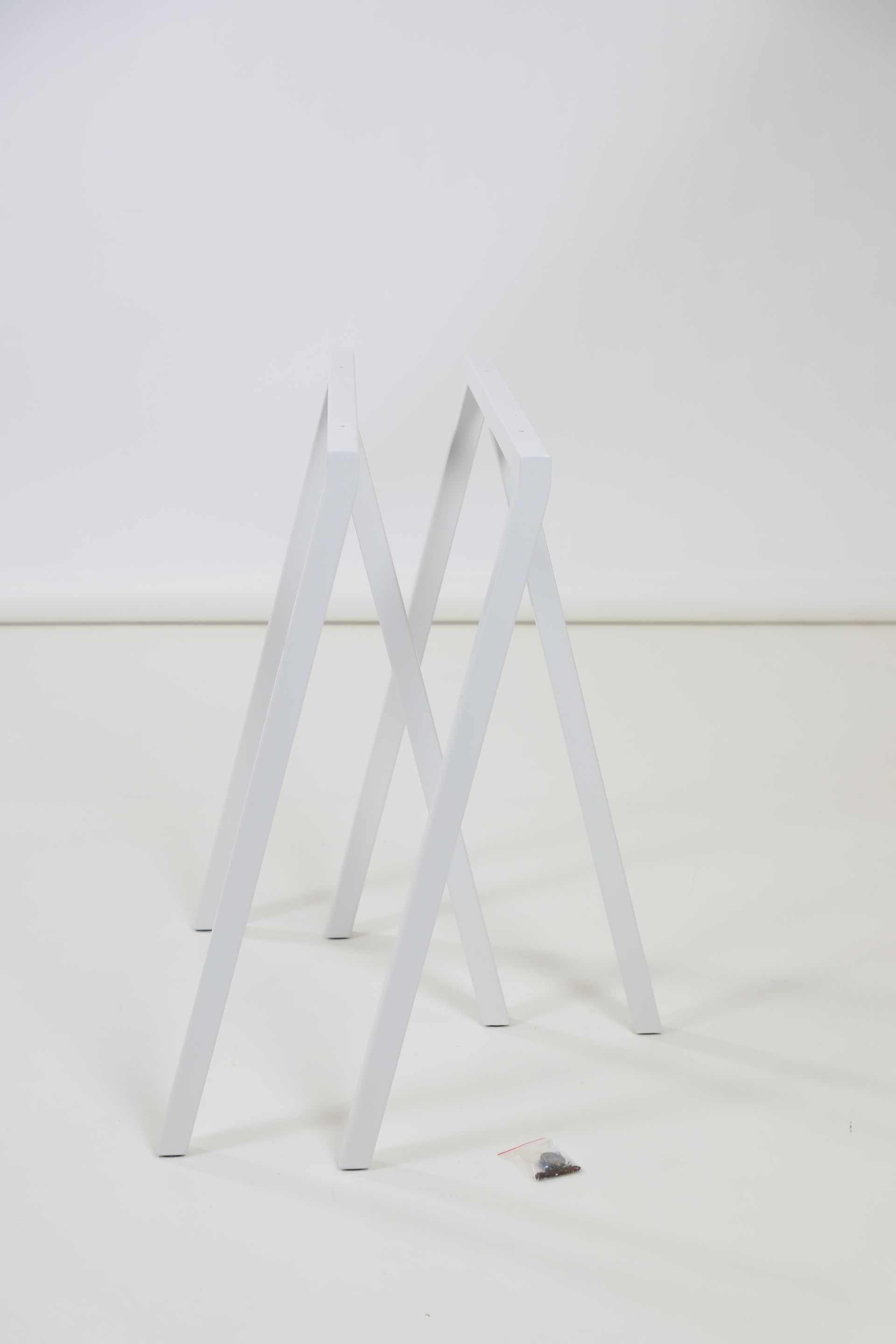 Loop Stand frame, 2 pcs, white | Franckly